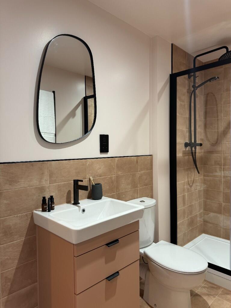 Where Remote Work Meets Modern Living | &Soul Southall | Roomzzz ...